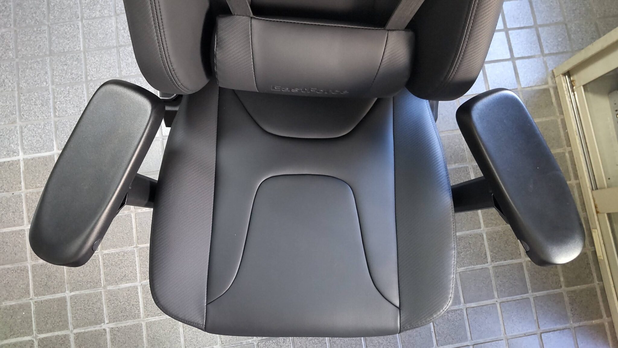 EastForce ゲーミングチェア ALTIMAS を試してみた | しまんとパソコンサポート