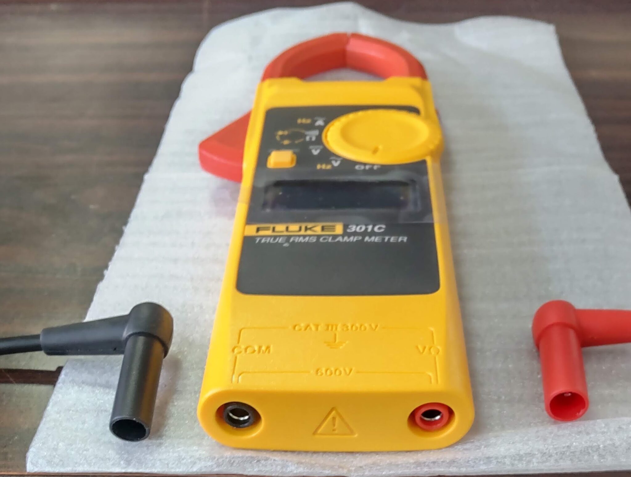 FLUKE(フルーク)-301C/APC クランプ・メーターを試してみた | しまんとパソコンサポート