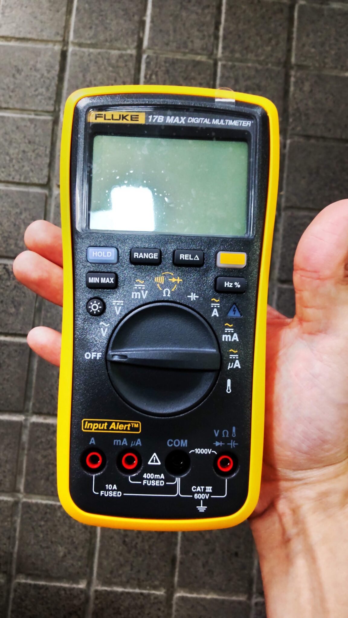 FLUKE(フルーク)17B MAX-01/APC デジタルマルチメーターを試してみた | しまんとパソコンサポート